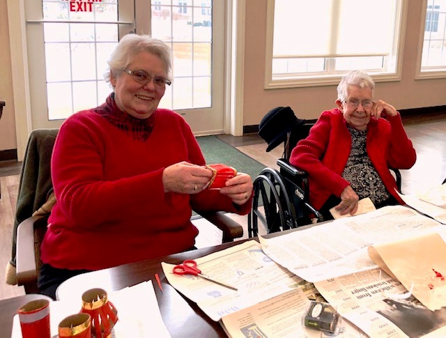 Mentor Ridge Creates Chinese New Year Crafts with Residents
